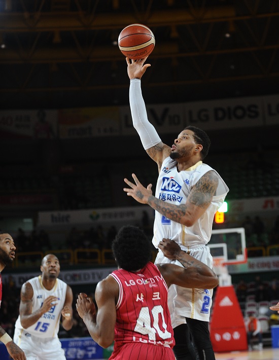 KCC 안드레 에밋, KBL 5라운드 MVP로 선정