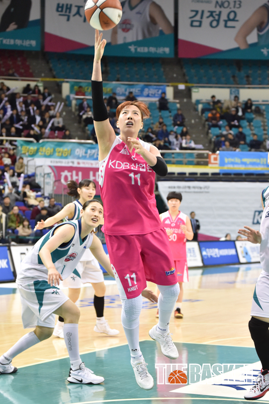 [TB프리뷰] ‘수비가 문제’ KEB하나은행 vs ‘승부처가 문제’ KDB생명