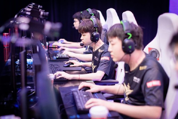 [LPL] 시동 건 TES, 학살극 시작? (TES vs V5)