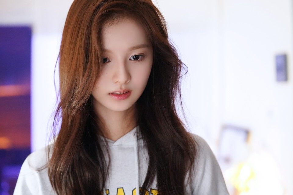 JYP, 2022 신인 걸그룹 네 번째 멤버 '설윤' 공개! 역대급 비주얼 라인업