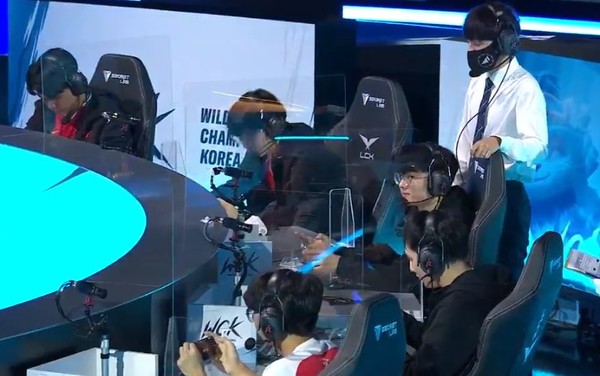 [WCK] '패승승의 날' 승자 가려진 A조, 글럭-T1 4강 진출 (종합)