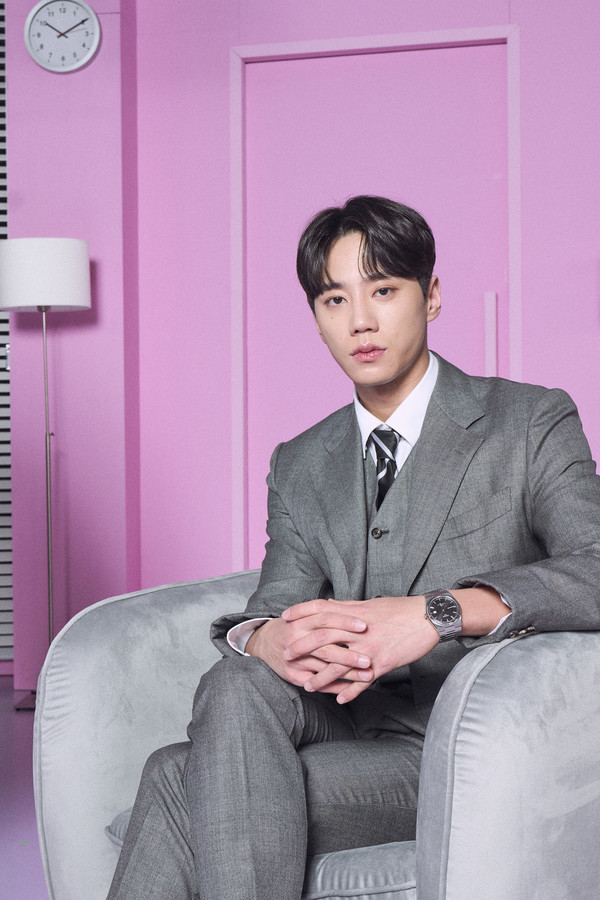 Lee Junyoung's 'A Man With A Unique Taste'[Photo]