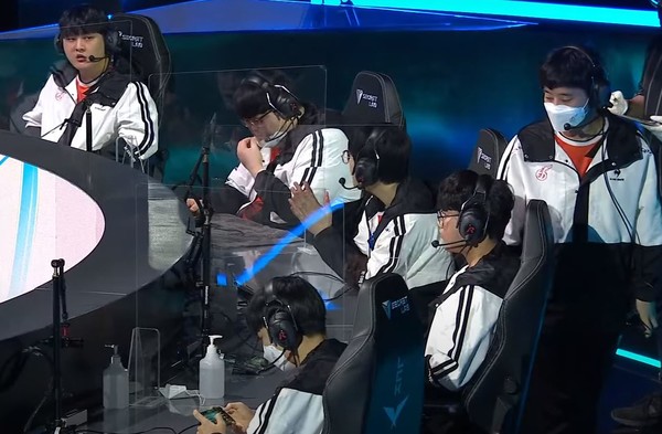 [WCK] GP-광동-롤스터Y, 끝나지 않은 1위 경쟁