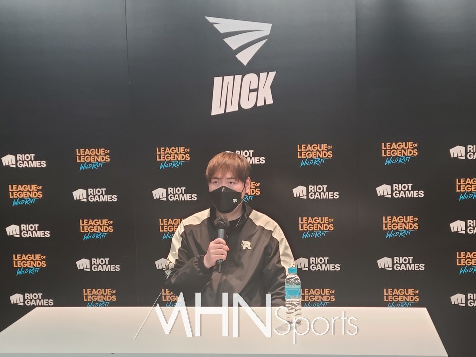 [WCK] 롤스터Y '놀자' 김윤호 코치 "WCK, 제일 경계되는 팀은..."