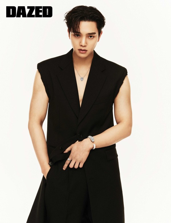 Song Gang's 'The Manly Man's Strong Charm'(Pictorial)