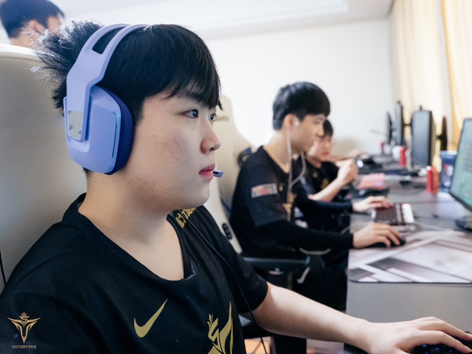 [LPL] 1년 전 '전패팀' V5의 '위닝 멘탈리티'