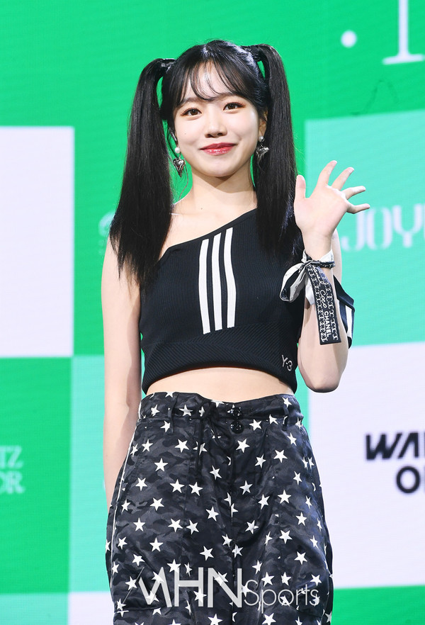 Cho Yuri's 'Cute Greeting'(Pictorial)