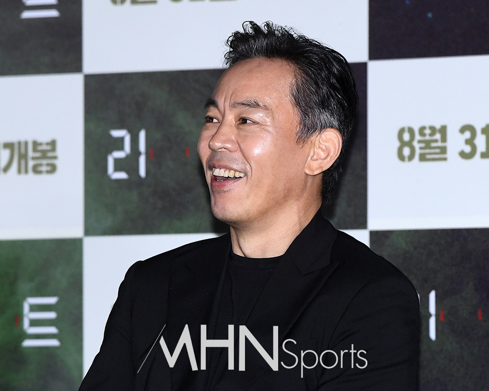 CHOI DEOK MOON 'Elegant'(Pictorial)