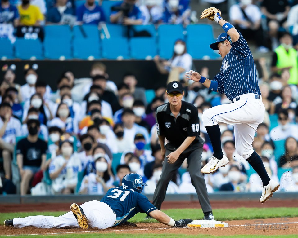 자체 청백전인가?···보는 팬들의 눈은 혼란스럽다