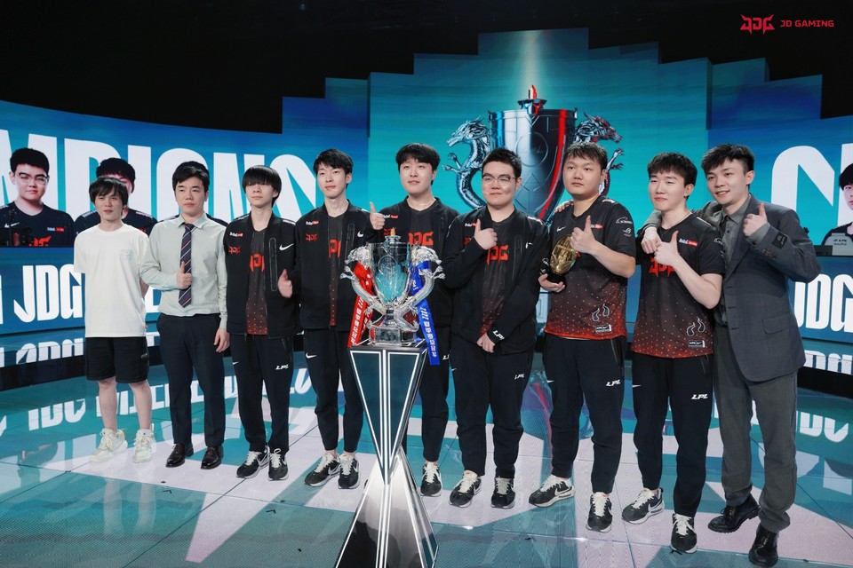 [LPL] 서머 우승자 JDG, '역대 최악'에서 '역대 최고'로