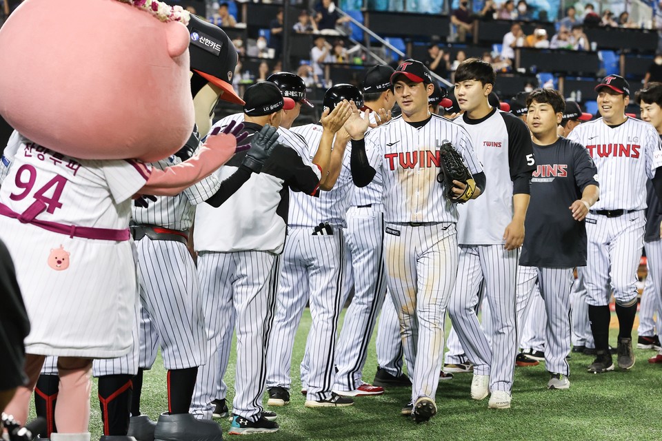 ‘야구 정말 몰라요~’ 1위 SSG·LG 3게임차…5위 KIA·NC 2.5게임차