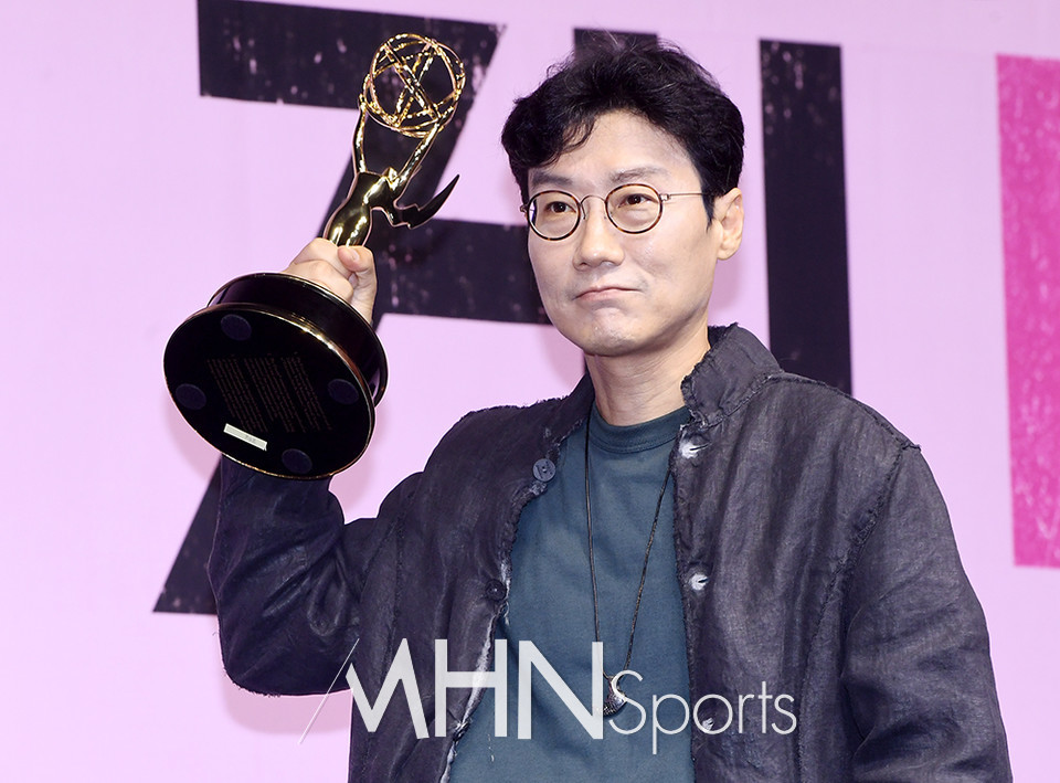 EMMY Award TROPHY & Director HWANG DONG-HYUK 'Squid GAME'(Pictorial)