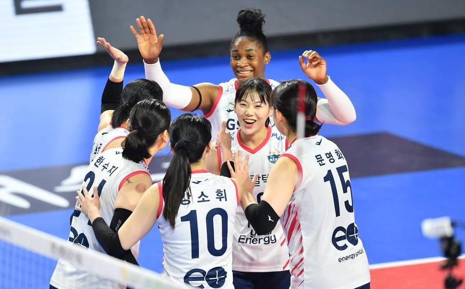 김희진 나혼자 어떡해? IBK 범실 25개 자멸…GS 모마 18점