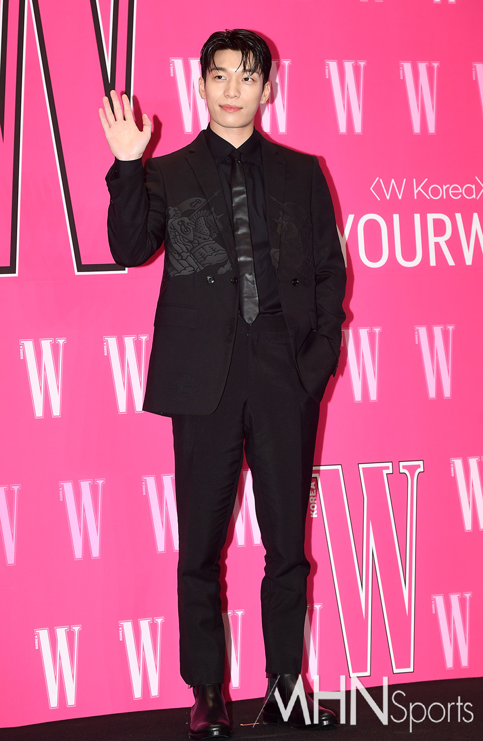 [ms포토]위하준 완벽한 슈트핏