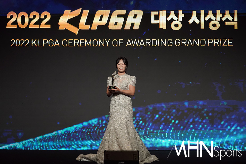 [Ms포토]김수지 '2022 KLPGA 대상 수상'