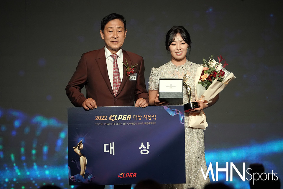 [Ms포토]김수지 '2022 KLPGA 명예로운 대상 수상'