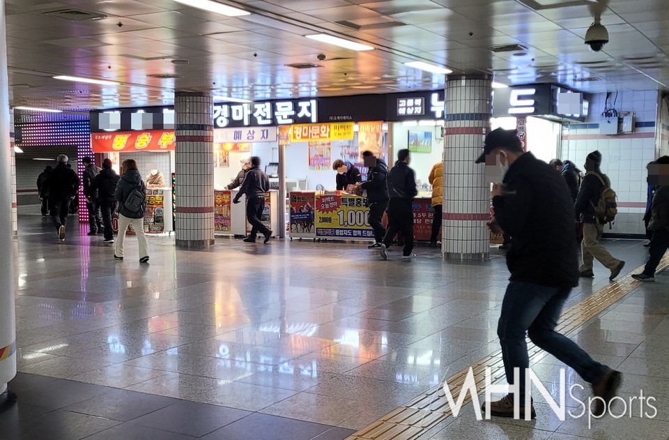 [현장스케치] 독서실 못지않은 '집중'...전용 살림에 텐트까지 출동한 경마장