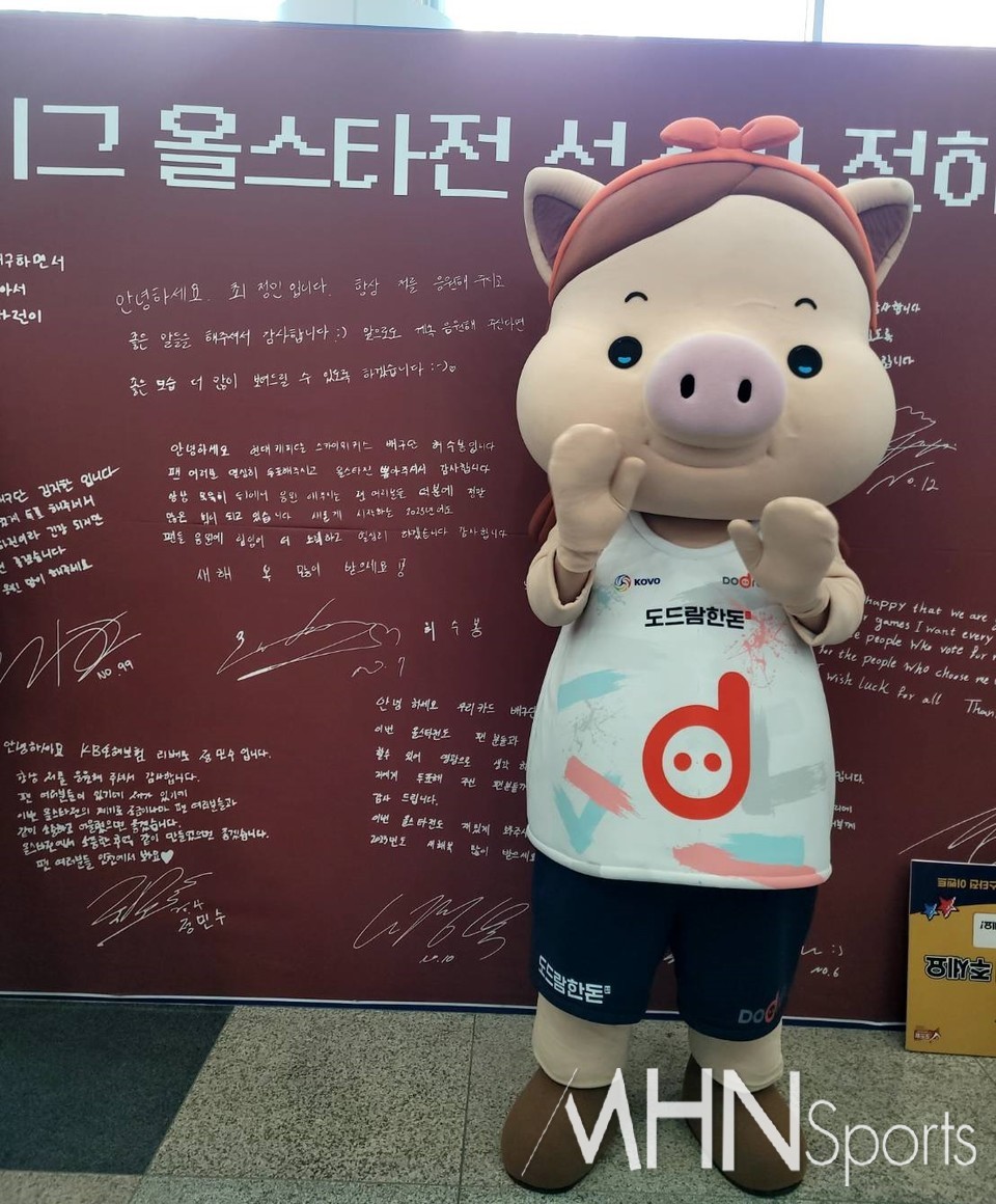 [V-올스타전] "왕복 7시간 달려왔어요!"...'배구 명절' 즐기러 온 팬들, 더 가까워진 '★'들