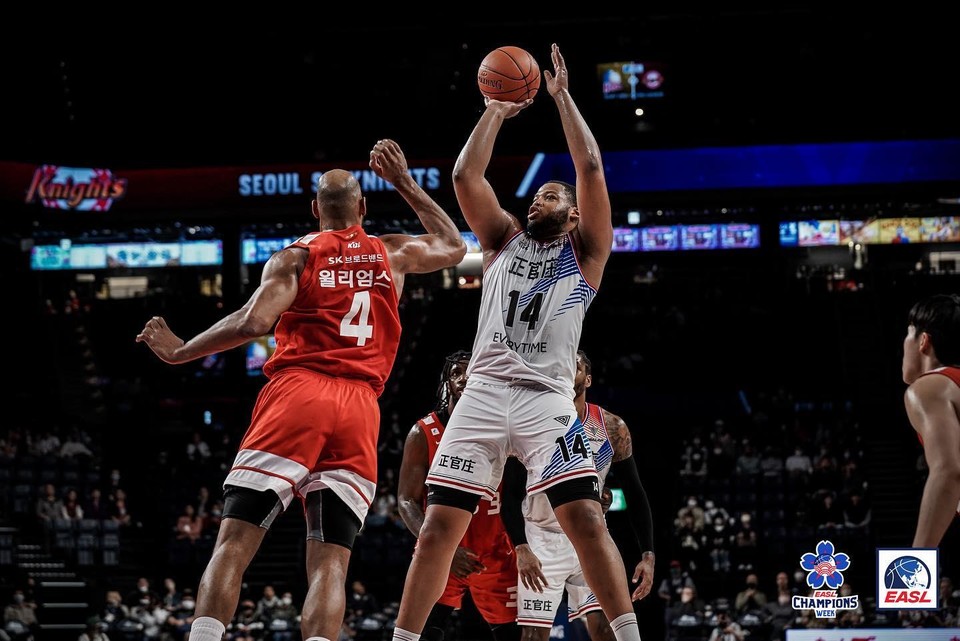 ‘기쁨 두배’ KGC인삼공사, 지난해 챔프전 설욕+동아시아 정상 등극