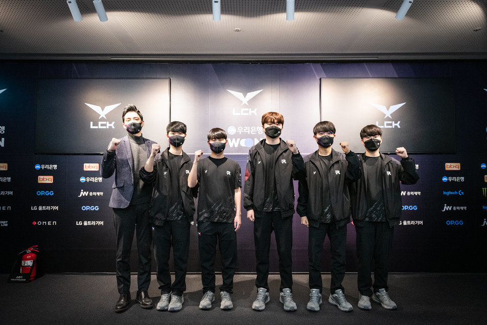 [LCK] '역시 통신사 대전' KT, 4세트 잡고 '풀세트 승부'로