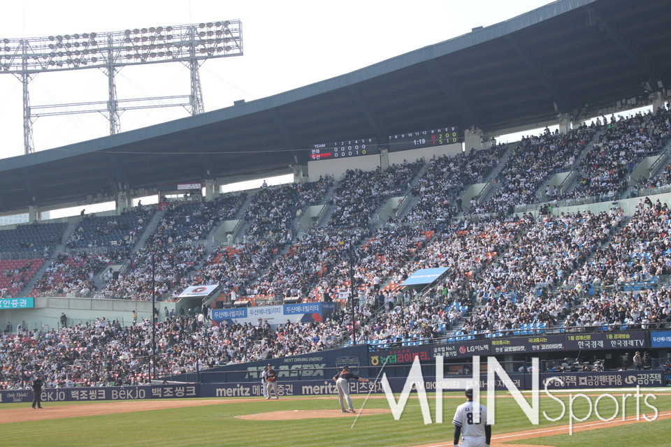 악재 속 만원관중으로 시작한 KBO리그, 대안은 있는가?