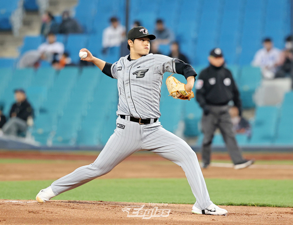 ‘이것이 광속구…꿇어!’ 문동주, 한국투수 최초 공식 160㎞ 돌파