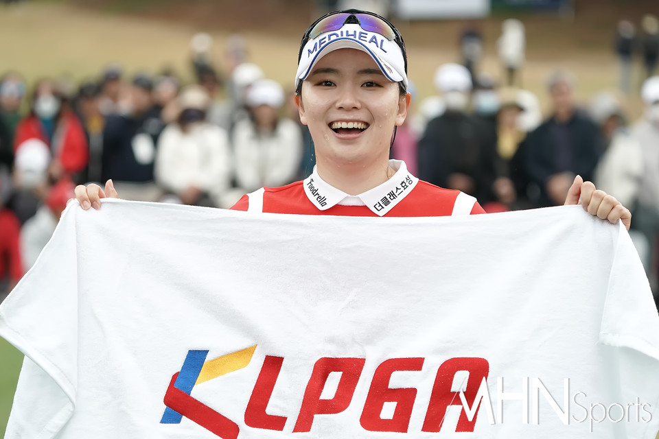 [Ms포토] 이다연 '크리스 KLPGA 메이저 우승 들어 올린 작은 거인'