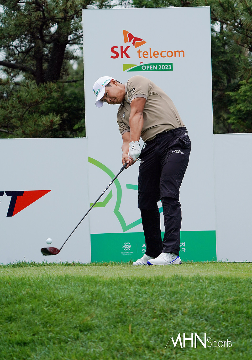 [Ms포토] 서요섭 '파워 히트~'