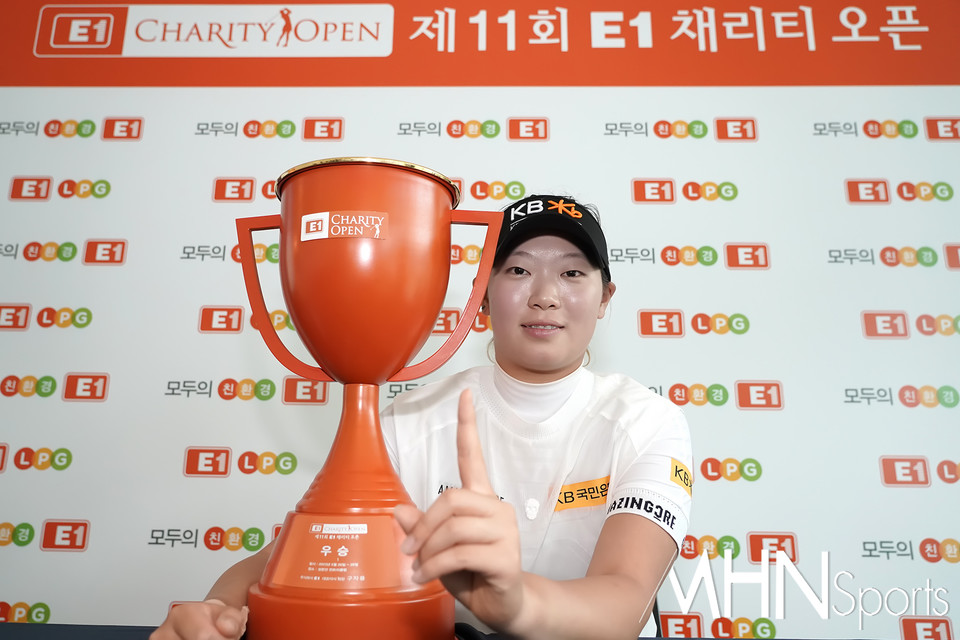 [Ms포토] 방신실 'E1 채리티 오픈에서 생애 첫 우승 차지'