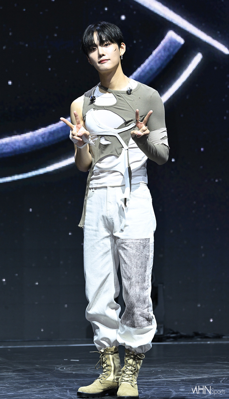 [Ms포토] CIX 승훈 '포즈는 브이지!'