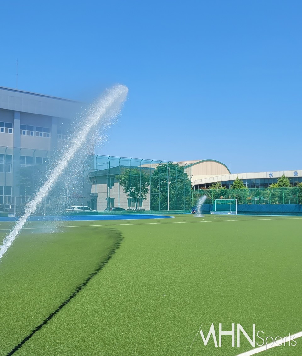 [MHN스케치] "필드하키, 끈끈한 단합력이 큰 매력이죠"