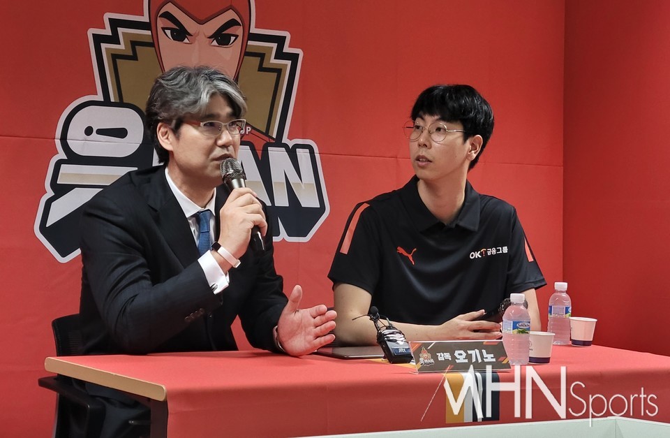 '新체제' OK금융그룹 오기노 감독 "송희채, 수비를 부탁해!"