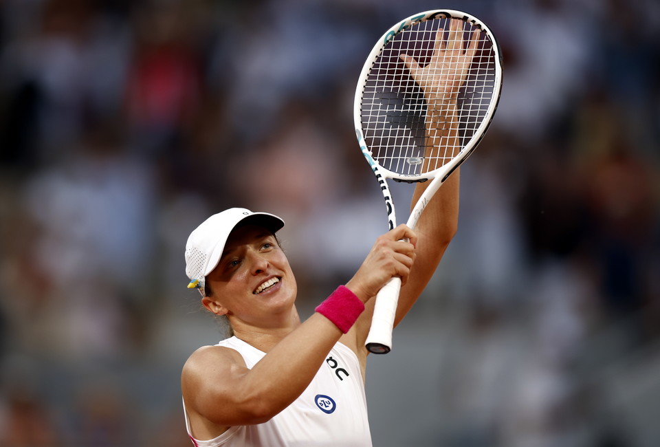 여자 테니스 1위 시비옹테크, 무호바와 결승전서 '대격돌'