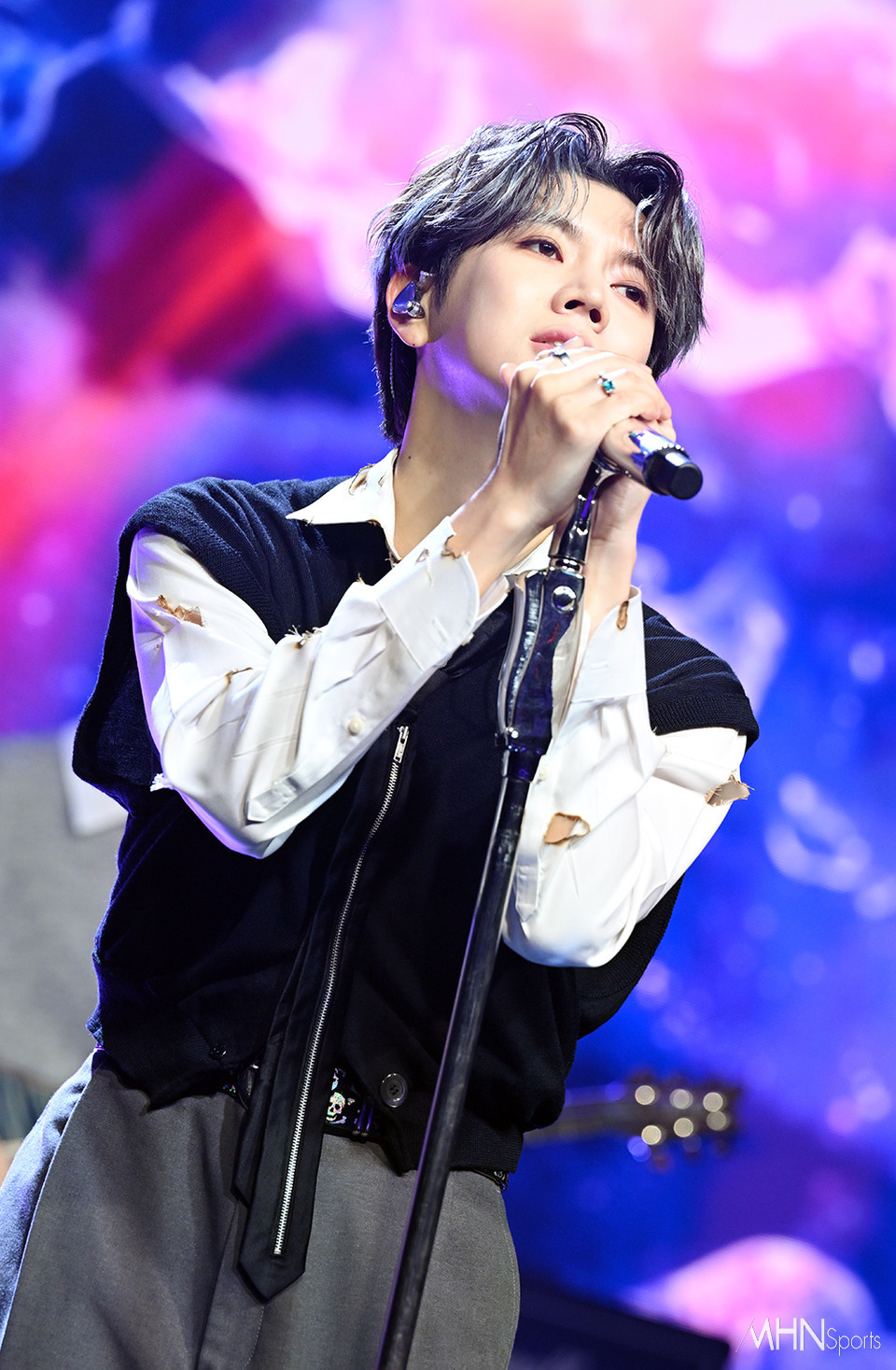 REN Releases a Solo Album "Ren'dezvous" in 11 Years to Debut