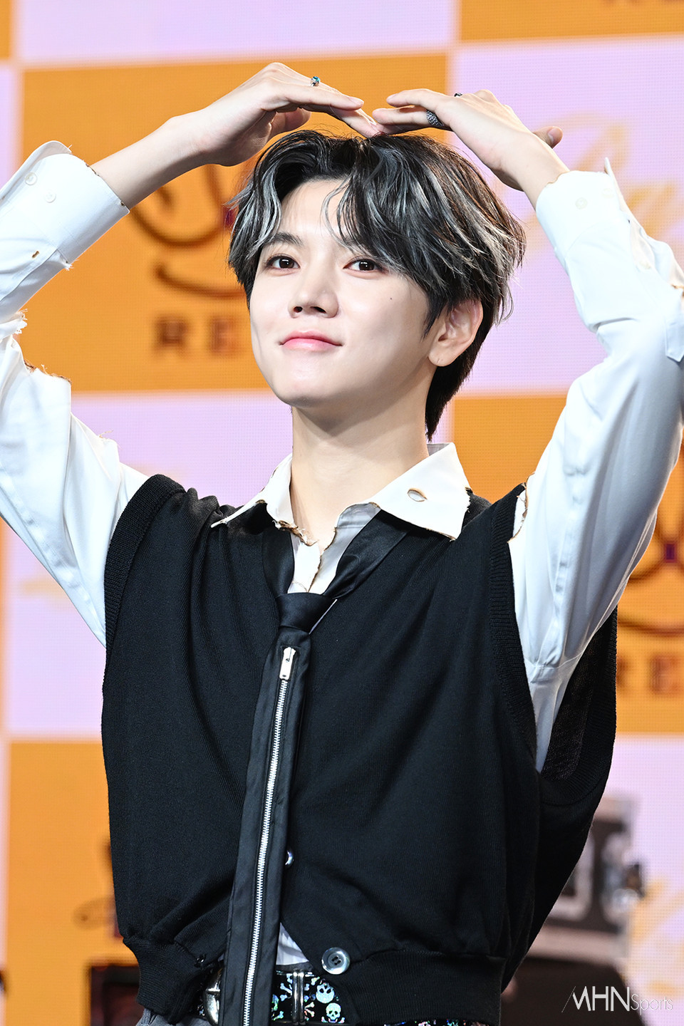 REN Releases a Solo Album "Ren'dezvous" in 11 Years to Debut