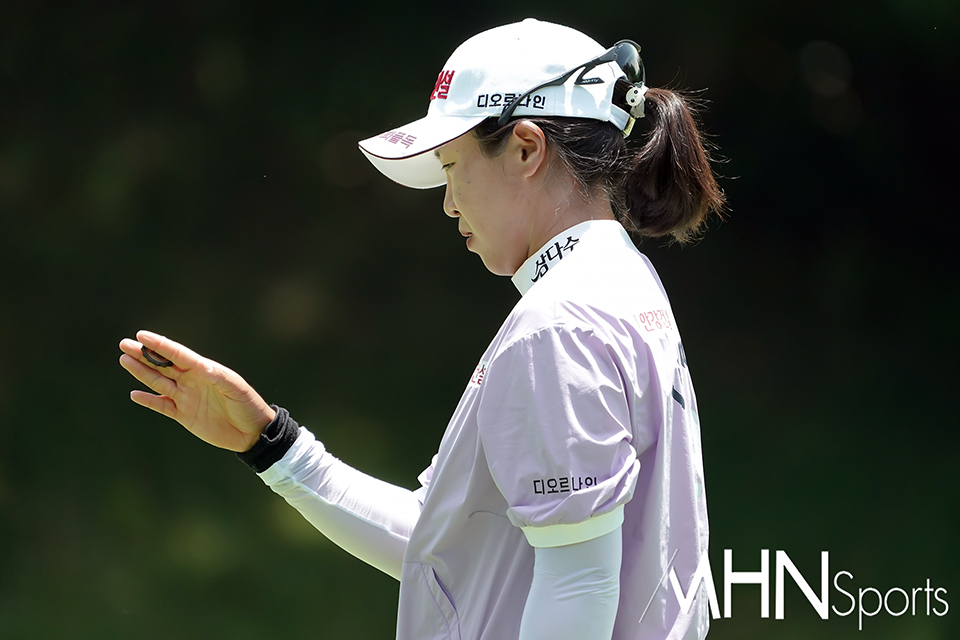 [Ms포토] 임진희 '퍼트 에이밍으로 버디 잡는다'