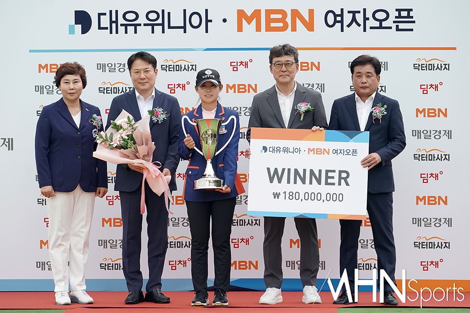 [Ms포토] 황유민 '대유위니아 MBN 우승 차지'