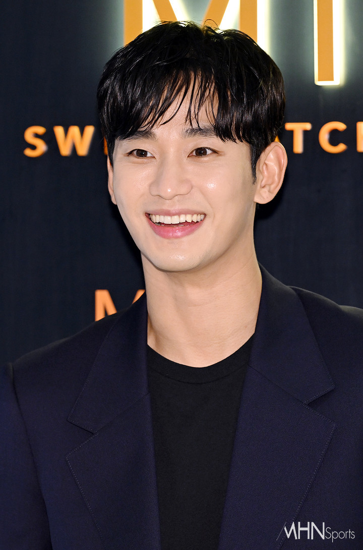 Kim Soohyun Engages The Eye With A Handsome Face [Ms Album]