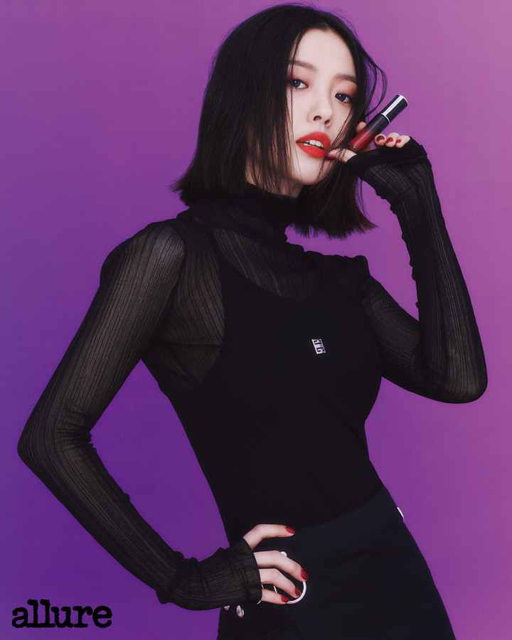 배우 고민시 '강렬한 레드립 그리고 눈빛'(화보)