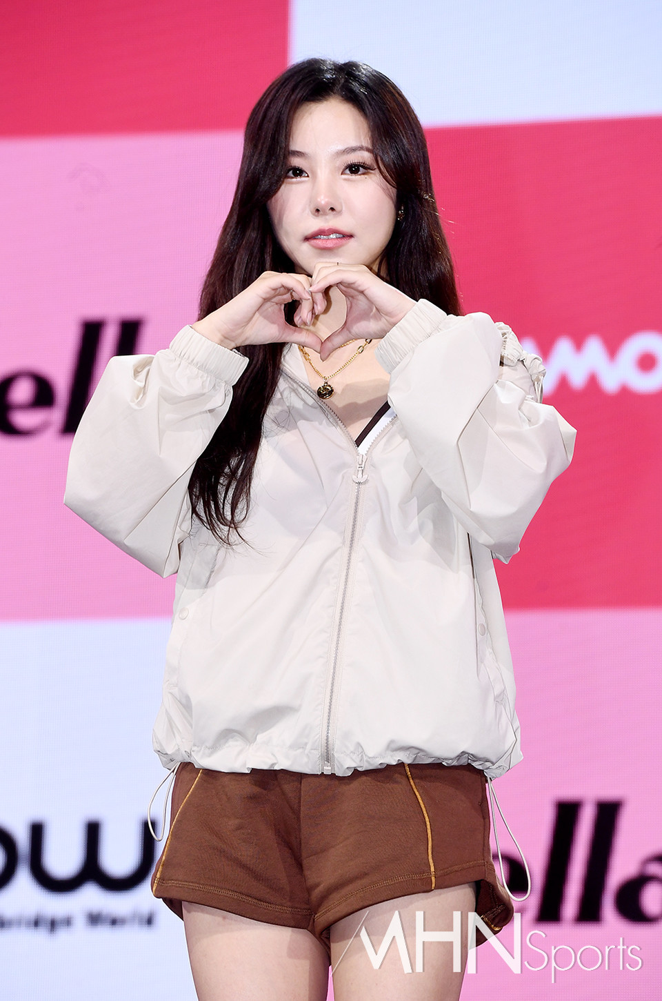 Mamamoo WHEE IN Makes Her First Full-Length Comeback in About a Year ...