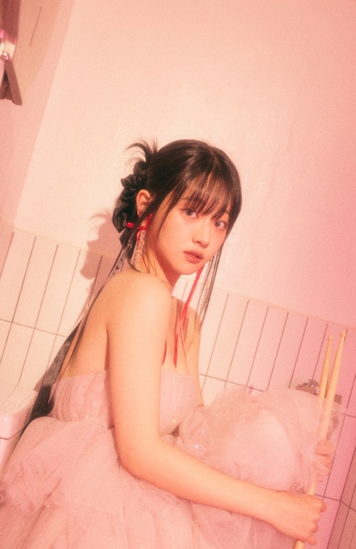 '큐티 섹시' 쵸단, QWER 신곡 티저 이미지 공개