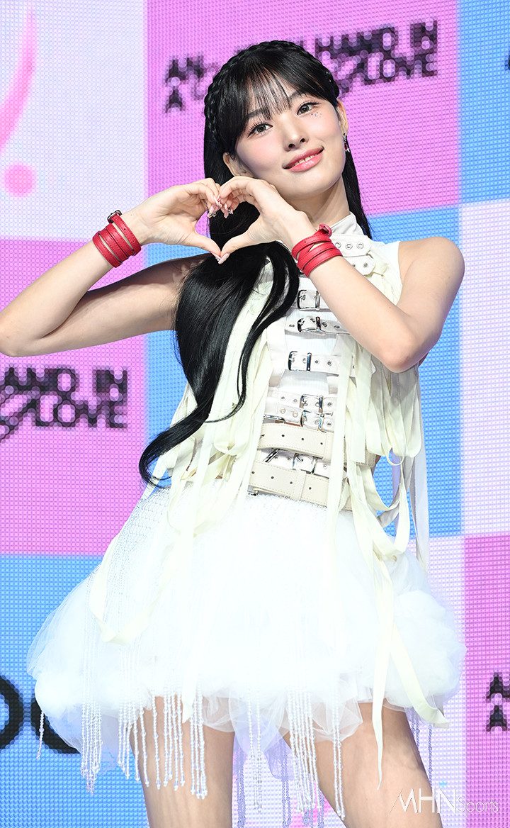 Former NMIXX member JINI Debuts as A Solo Artist