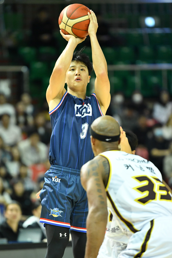 '허웅 27점 폭발' KCC, LG 누르고 KBL 컵대회 4강 진출