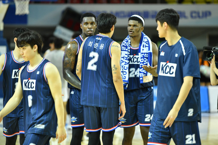 '허웅 27점 폭발' KCC, LG 누르고 KBL 컵대회 4강 진출
