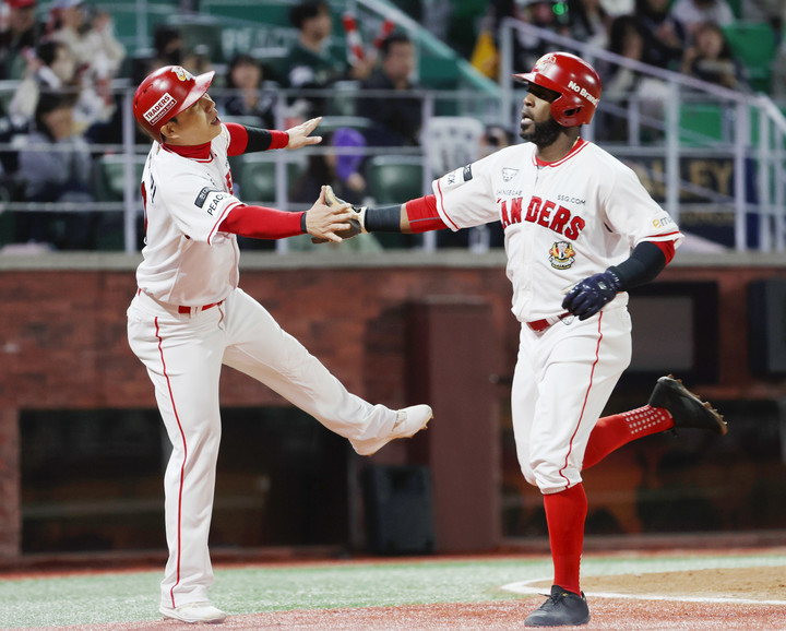 2023 프로야구 정규리그 최종순위…1위 LG, 2위 kt, 3위 SSG, 4위 NC, 5위 두산, 6위 KIA, 7위 롯데, 8위 삼성, 9위 한화, 10위 키움