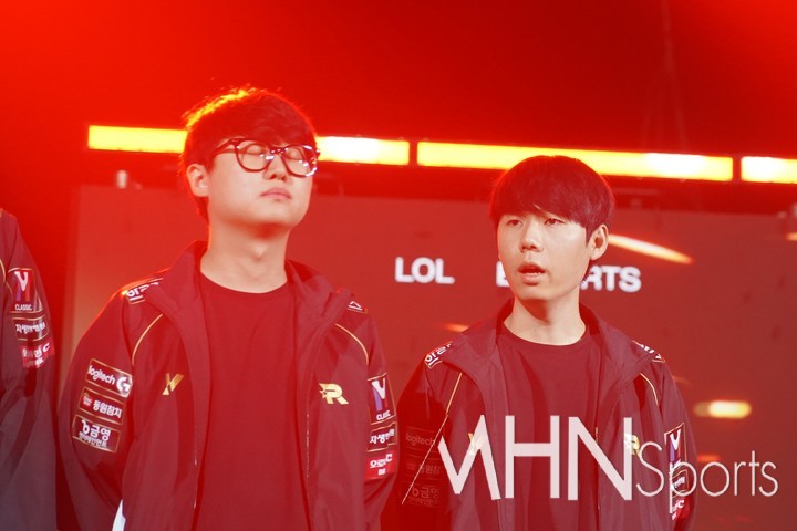 [롤드컵] '에이밍 앞돌진 대성공' KT, WBG 꺾고 2승 올라