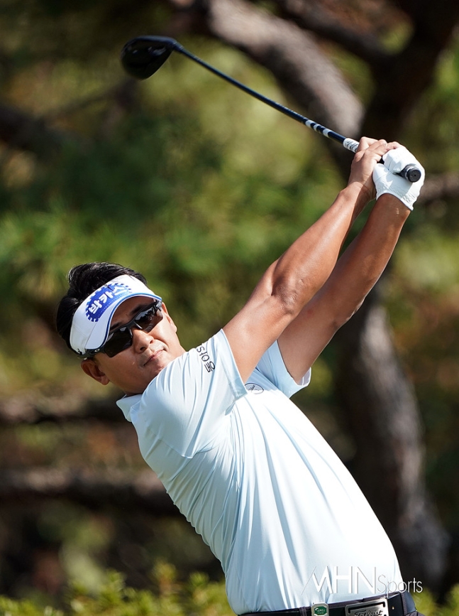 '통산 12승-50억 클럽' 박상현, 10타 줄이고 2개 대회 연속 우승 발판 마련