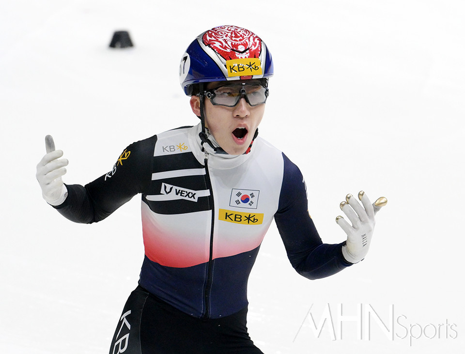 '대역전 금메달' 쇼트트랙 남자 계주 5000m, 캐나다 꺾고 1위