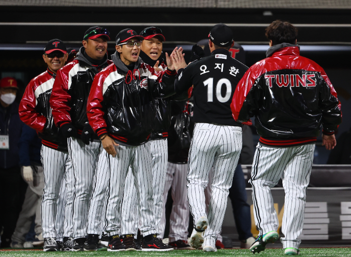[KS] LG 오지환 '극적 쓰리런'→김윤식 등판 '우승 능선' 넘는다, KT 엄상백 선발