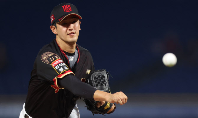 [2023KS] KT 선발 고영표, 4이닝 5자책으로 강판, LG 강타선 못막아